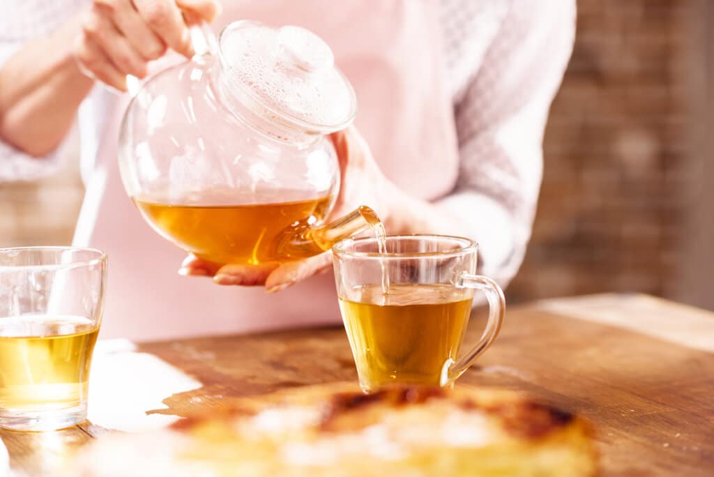 8 Best Lactation Teas for the Breastfeeding Mom