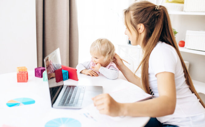 How to Congratulate a Coworker on a New Baby (12 Gift Ideas and More)