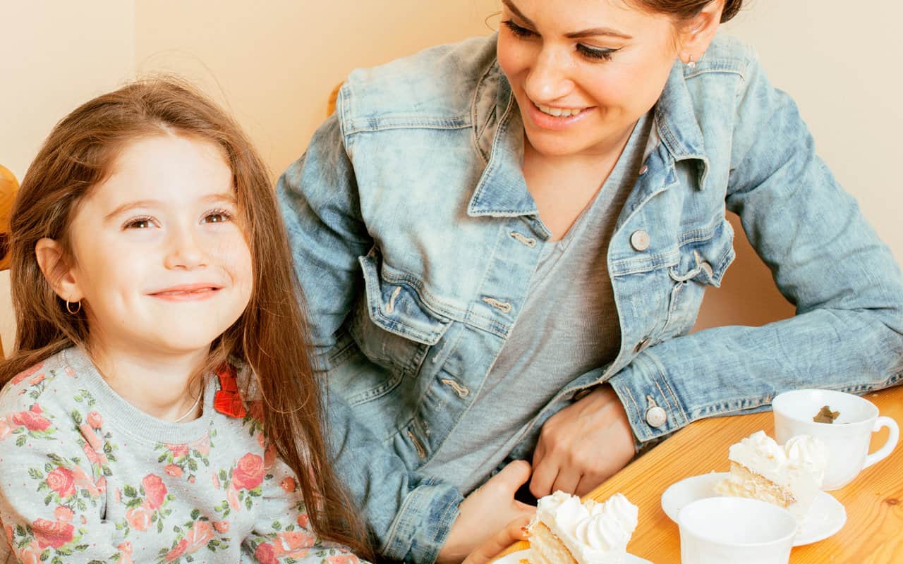 45 Heartwarming Daughter Quotes That Will Make You Smile (+ FREE Checklist)